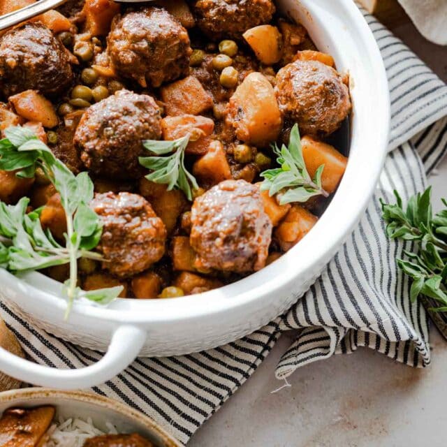 Dawood Basha (Middle Eastern Meatballs Stew) - Hungry Paprikas