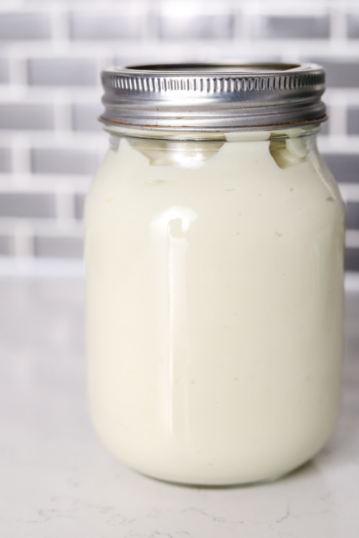 5-Minute Fluffy Toum (No Food Processor!) - Hungry Paprikas