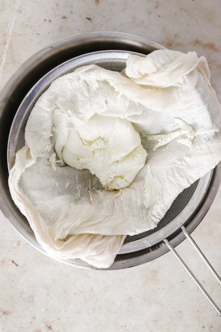 How to Make Labneh at Home (5 minutes!) - Hungry Paprikas