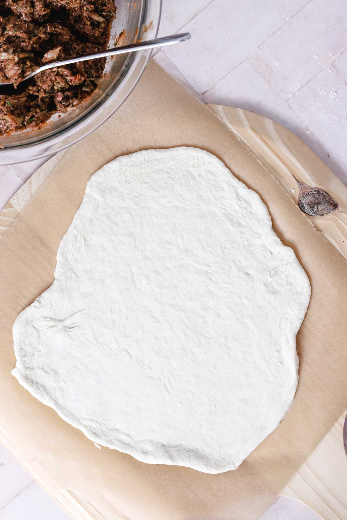 Lahm Bi Ajeen (Middle Eastern Flatbread) - Hungry Paprikas