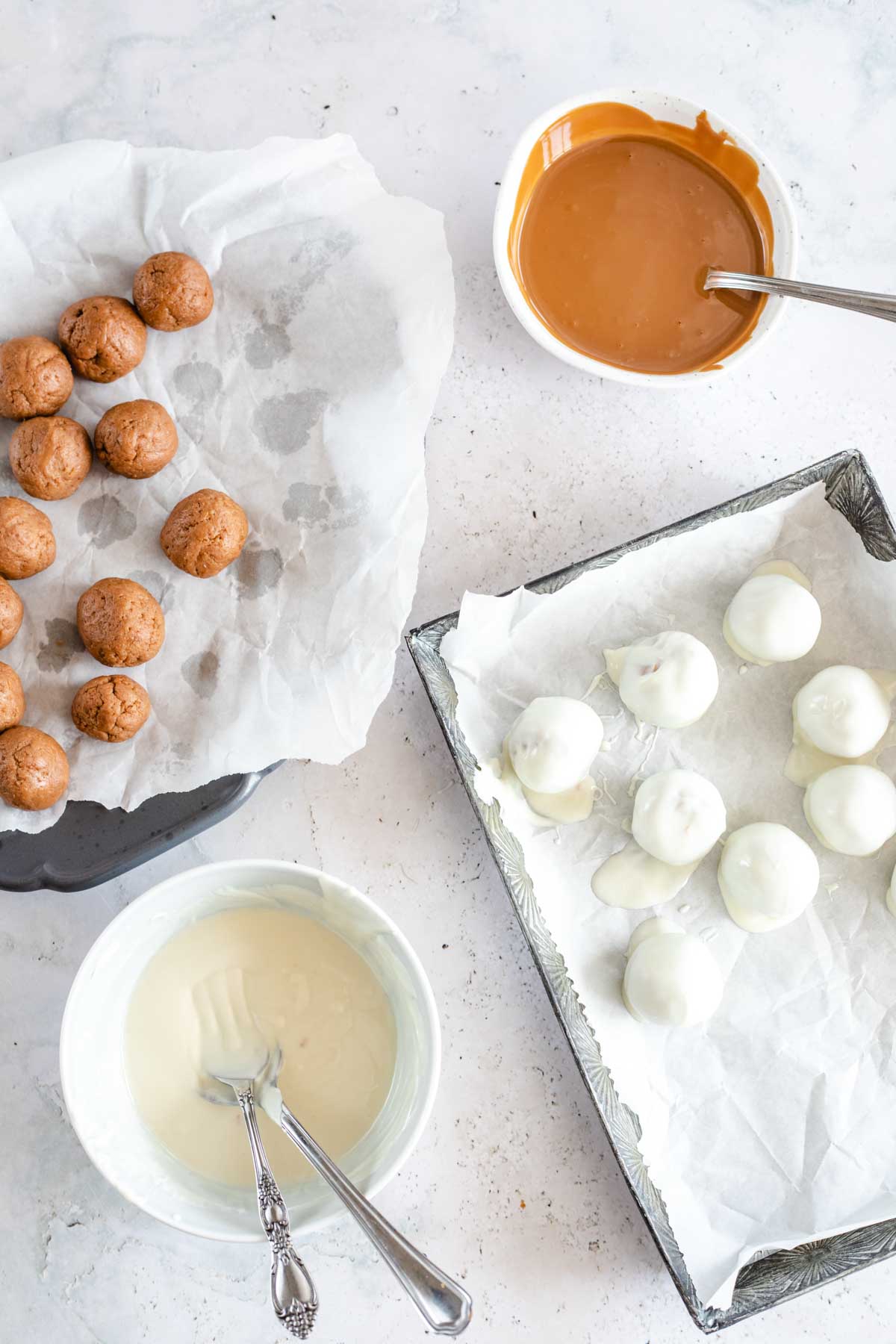 Biscoff Truffles (4 Ingredients!) - Hungry Paprikas