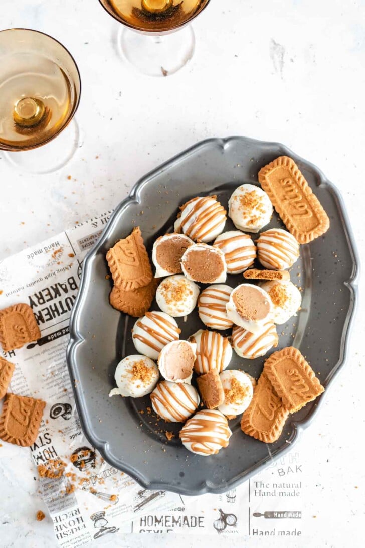 Biscoff Truffles (4 Ingredients!) - Hungry Paprikas