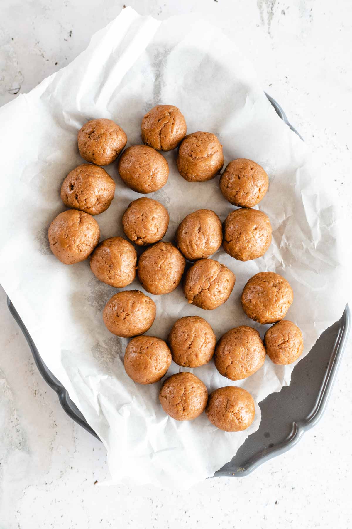 Biscoff Truffles (4 Ingredients!) - Hungry Paprikas