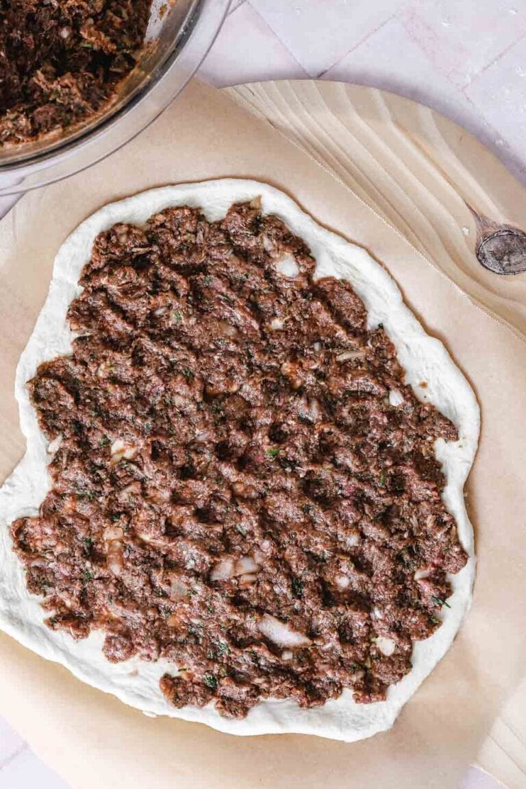 Lahm Bi Ajeen (Middle Eastern Flatbread) - Hungry Paprikas