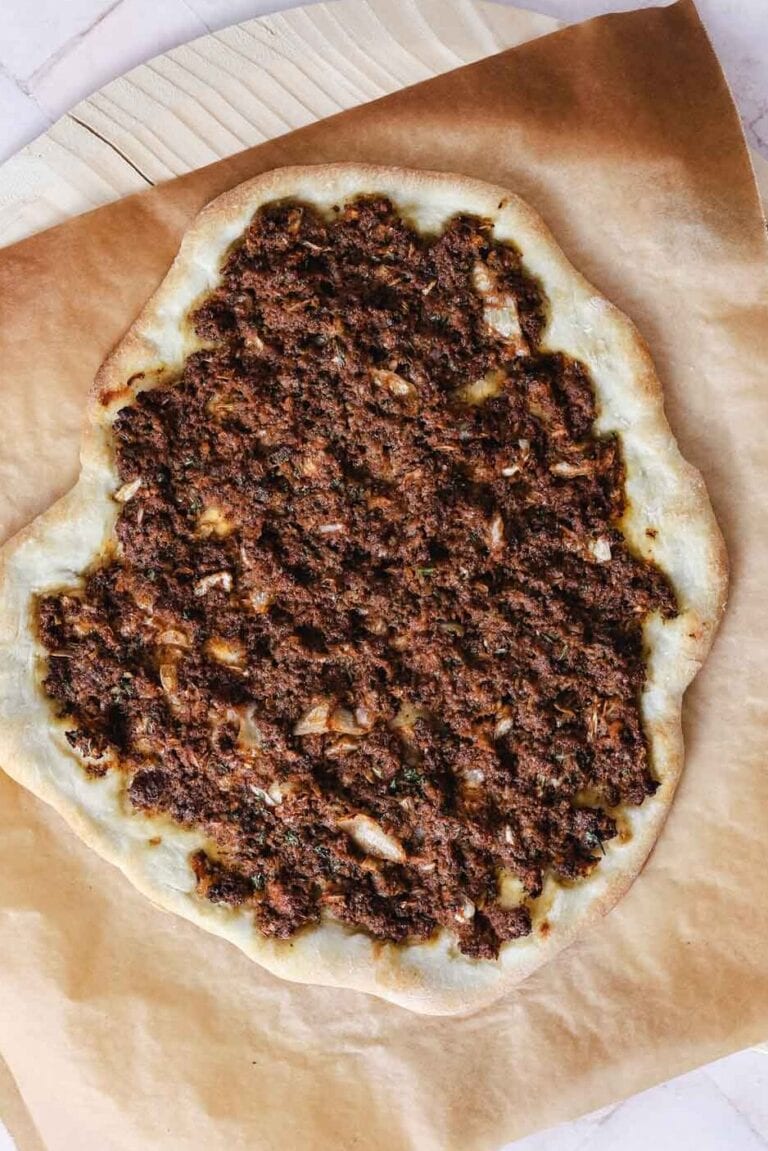 Lahm Bi Ajeen (Middle Eastern Flatbread) - Hungry Paprikas