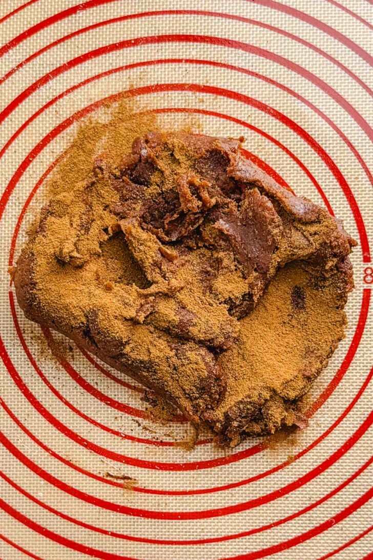 Authentic Iraqi Kleicha (Date or Walnut Filling) - Hungry Paprikas